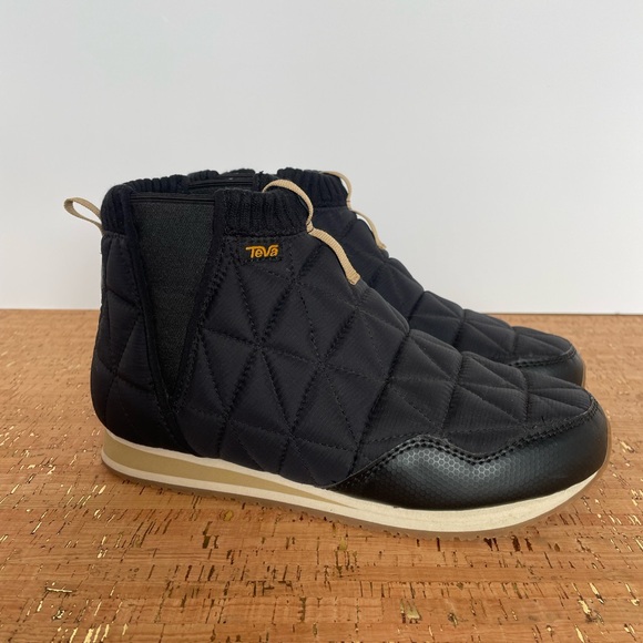Teva | Shoes | Teva Black Quilted Boots Womens 7 | Poshmark